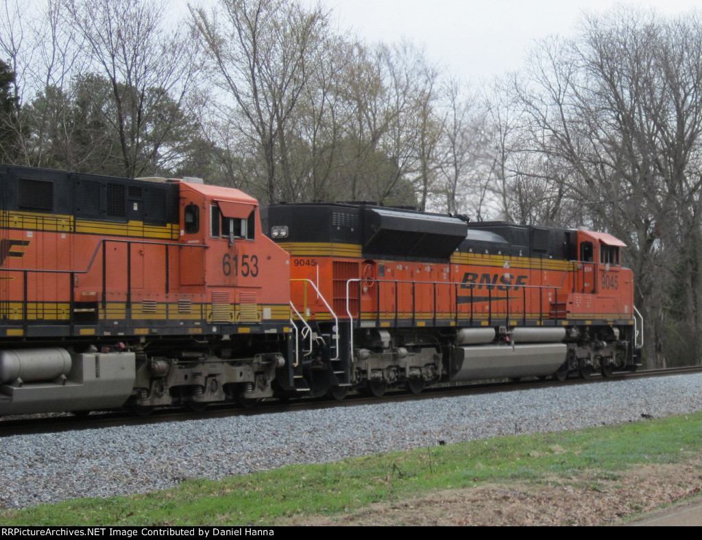 BNSF 9045 & 6153